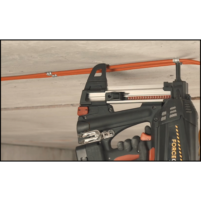 Fire resistant metal clip to install cables and pipes in parallel